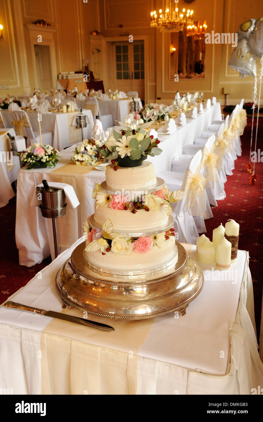 Wedding venue tables laid for a wedding reception Stock Photo - Alamy
