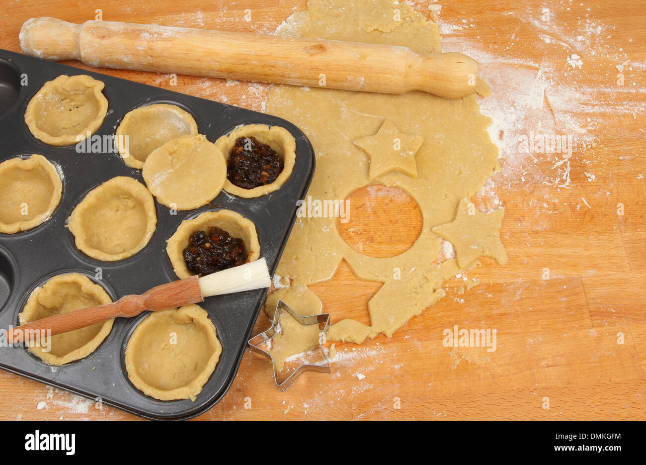 Ingredients for making mince pies hi-res stock photography and images ...