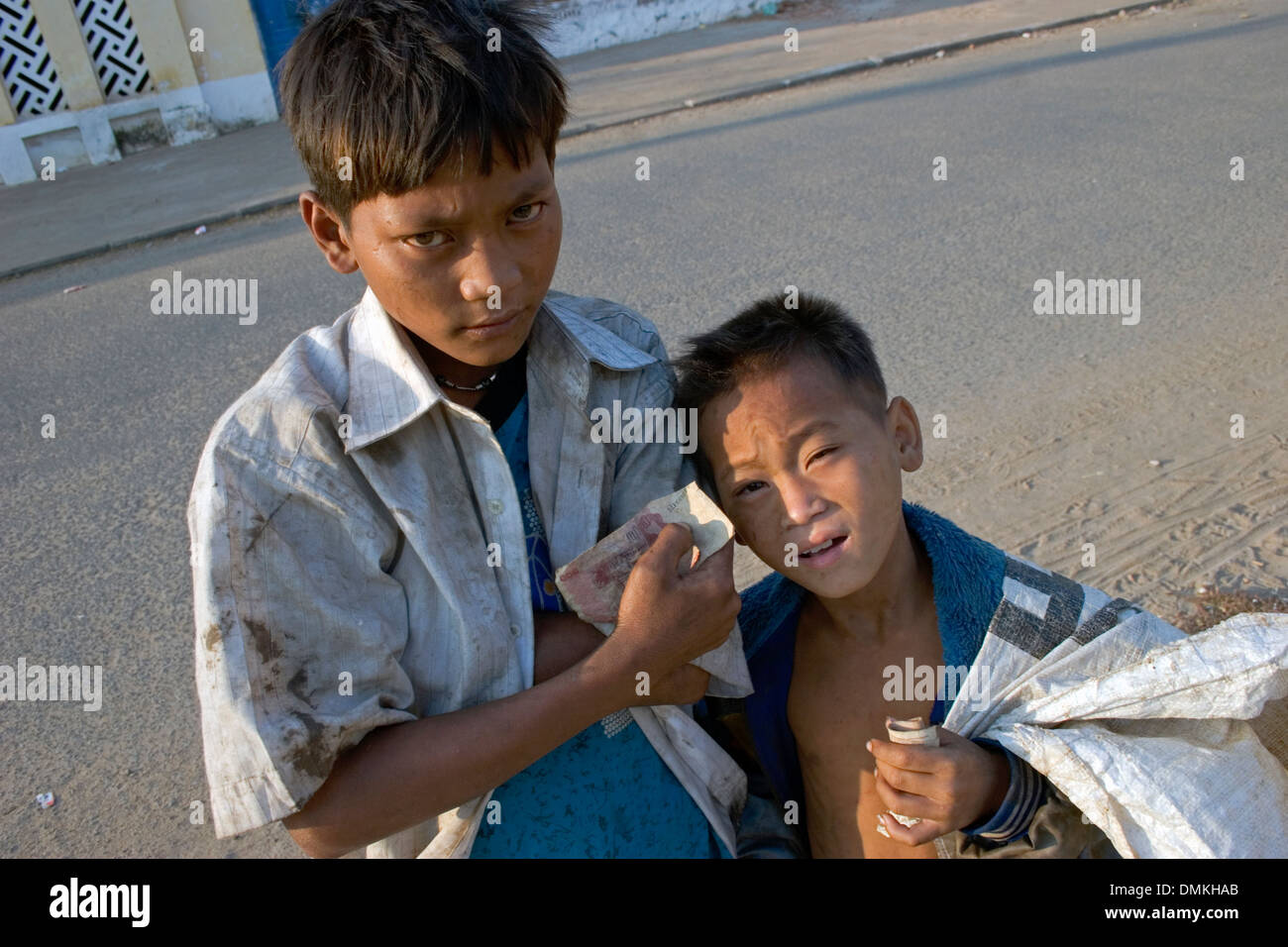Children carrying trash bags hi-res stock photography and images - Alamy