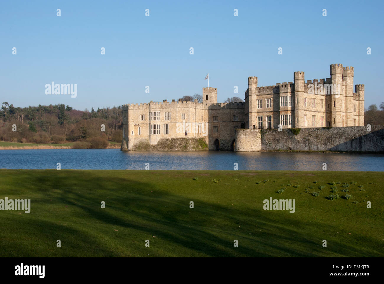 Leeds Castle and moat Stock Photo - Alamy