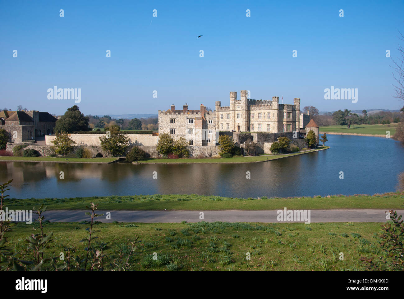 Leeds Castle and moat Stock Photo - Alamy