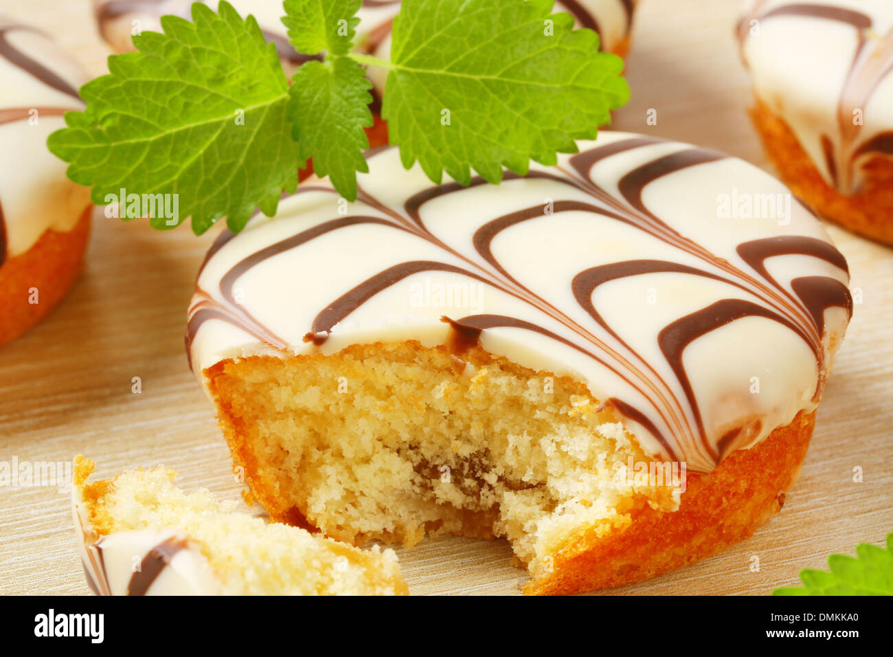Mini cakes hi-res stock photography and images - Alamy