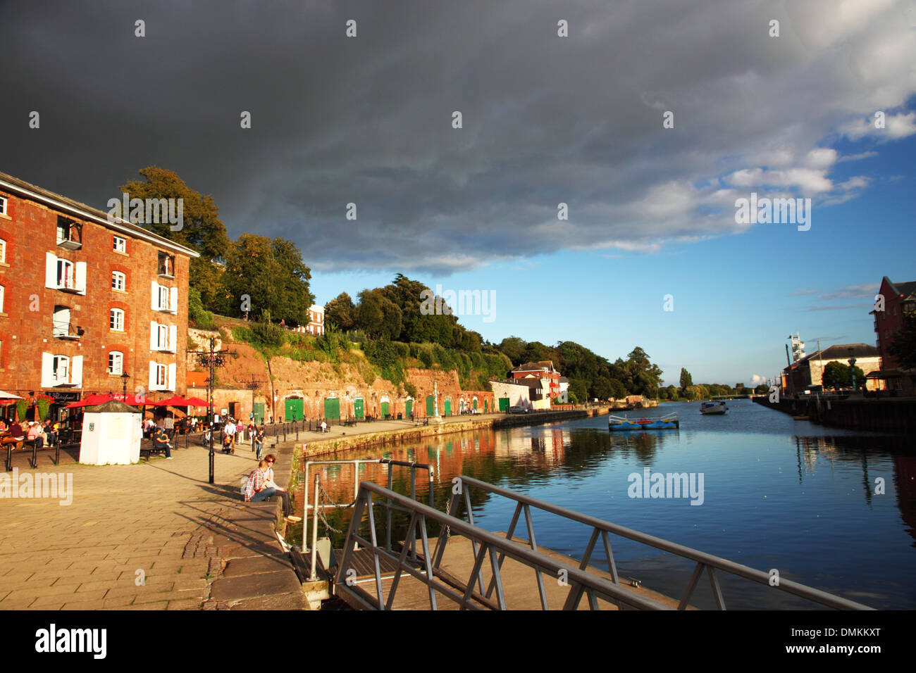 Waterside buildings quay hi-res stock photography and images - Alamy