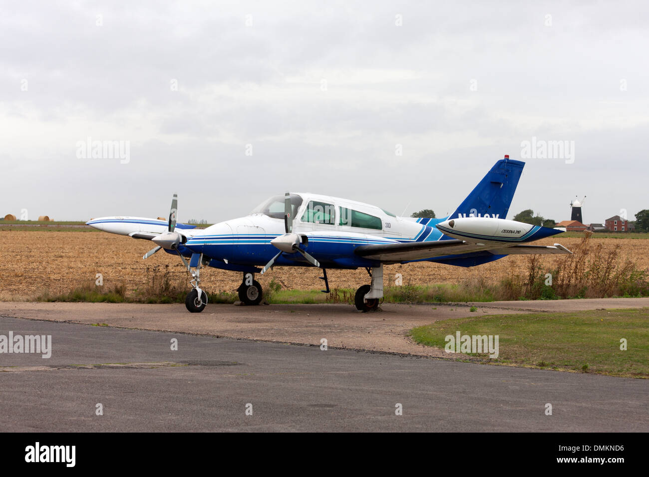Four engined monoplane hi-res stock photography and images - Alamy