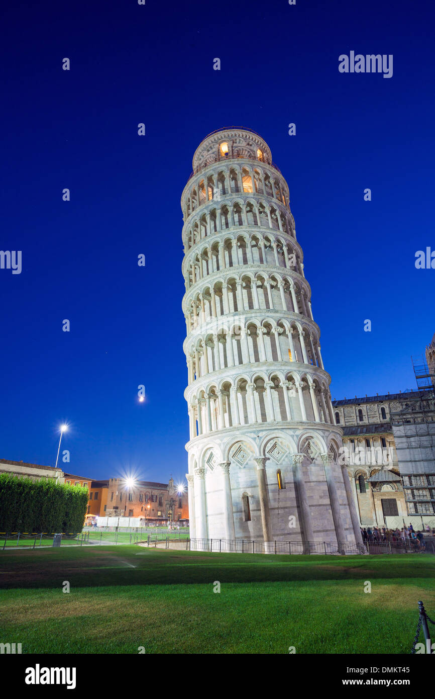 Pisa, Piazza del Duomo, with the Basilica leaning tower at dawn, Italy ...