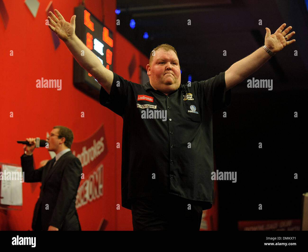 John henderson darts hi-res stock photography and images - Alamy