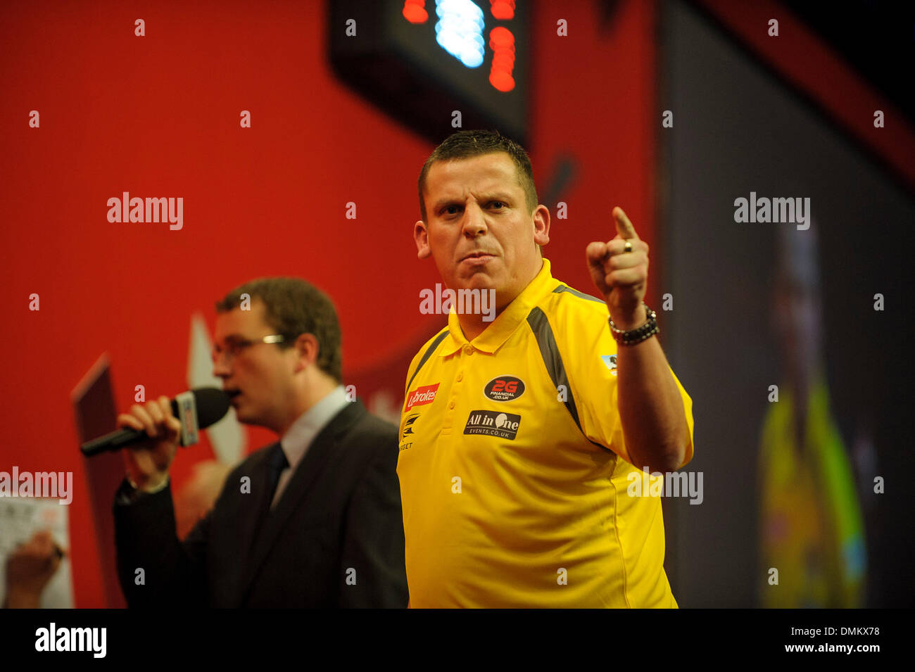 John henderson darts hi-res stock photography and images - Alamy