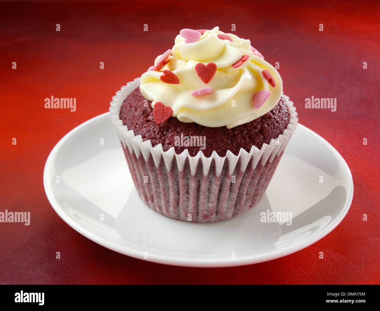 Red velvet cupcakes Stock Photo - Alamy