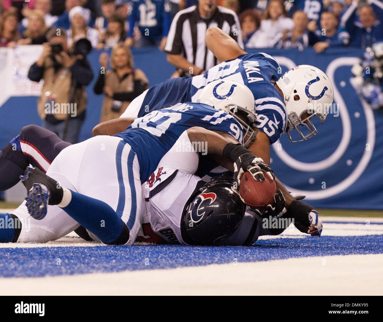 Nfl tackle hi-res stock photography and images - Alamy