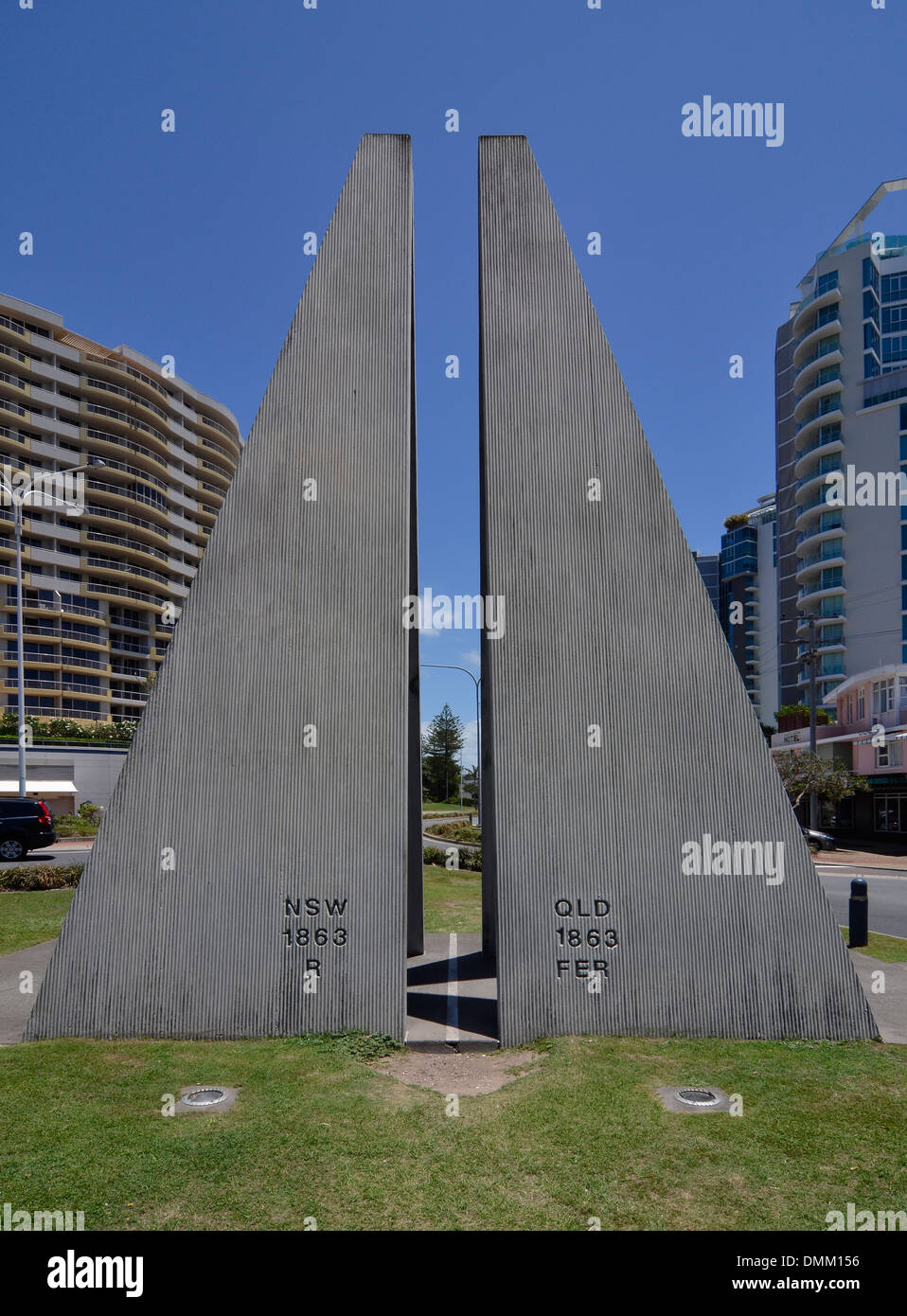 markers for new south wales and queensland state border Stock Photo - Alamy