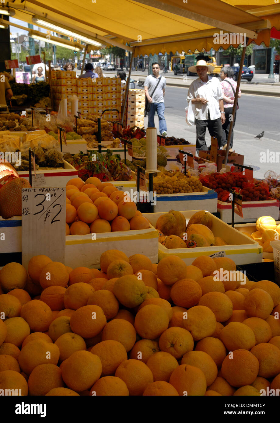 Fruit stall, Spadina Avenue, Toronto Stock Photo - Alamy