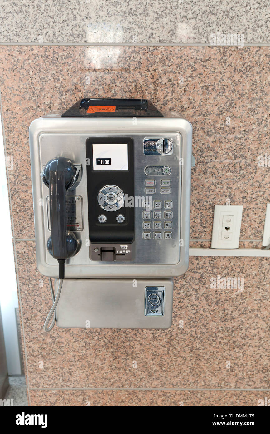 Korean payphone hi-res stock photography and images - Alamy