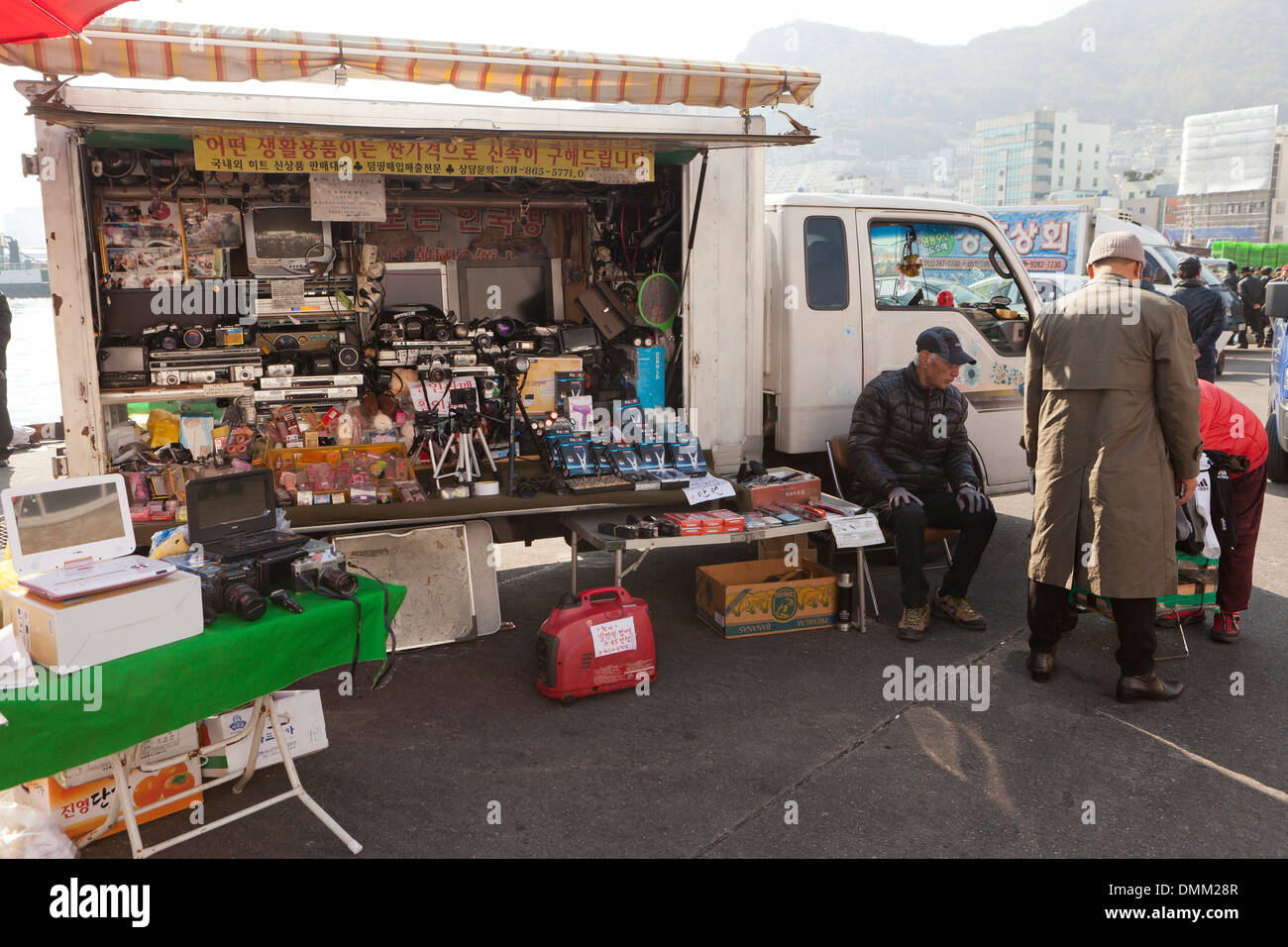 Selling used goods hi-res stock photography and images - Alamy