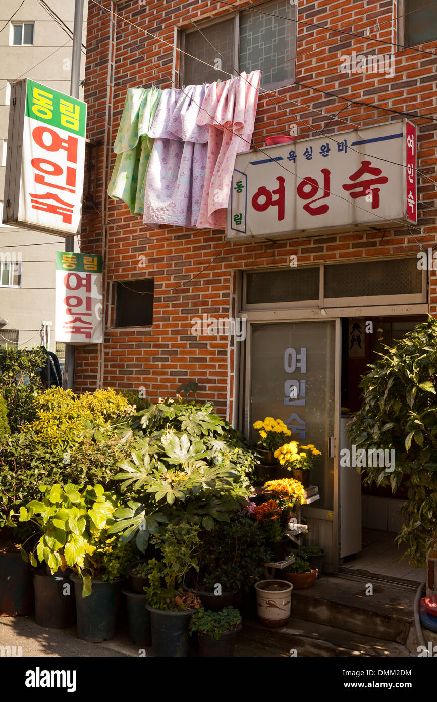 Motel entrance sign hi-res stock photography and images - Alamy