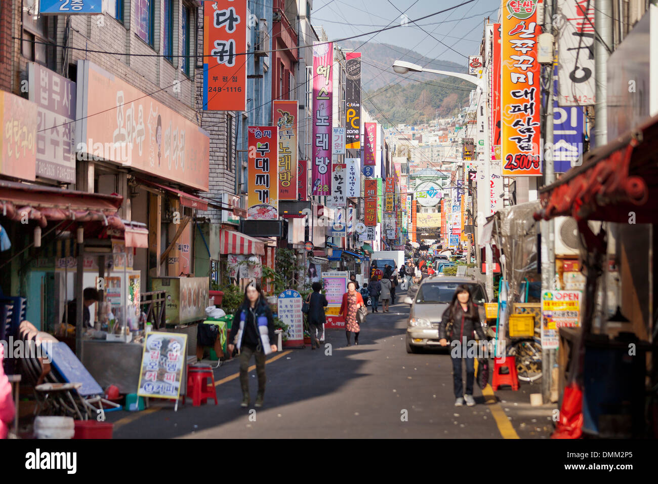 Store signs hi-res stock photography and images - Alamy