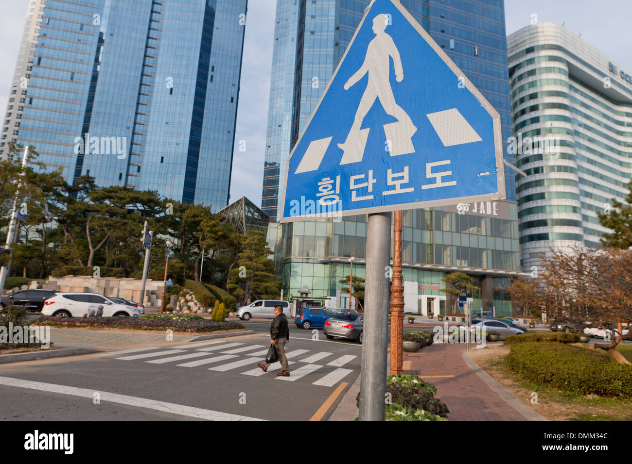 Pedestrian crossing sign - Busan, South Korea Stock Photo - Alamy
