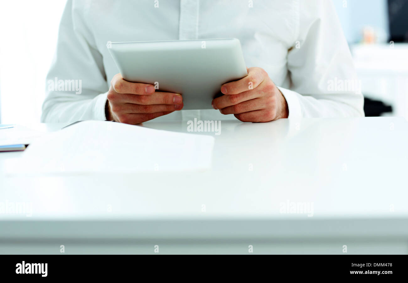 Office table tablet computer hi-res stock photography and images - Alamy