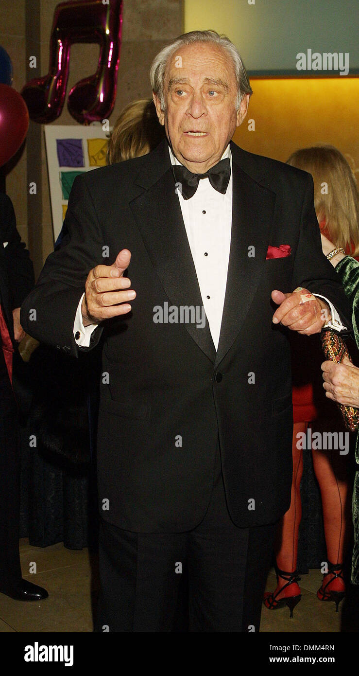 Oct. 26, 2001 - Beverly Hills, CALIFORNIA, USA - LOUIS NYE.YOUNG ...