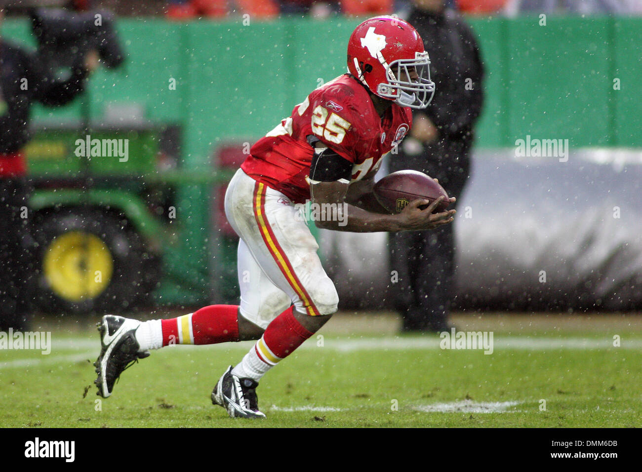 25 October 2009: Kansas City Chiefs running back Jamaal Charles (25 ...