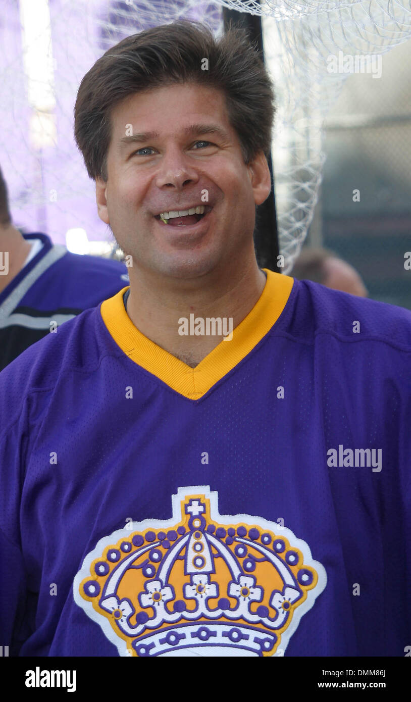 Nov. 29, 2002 - Hollywood, CALIFORNIA, USA - JIM FOX.(FORMER LA KING ...