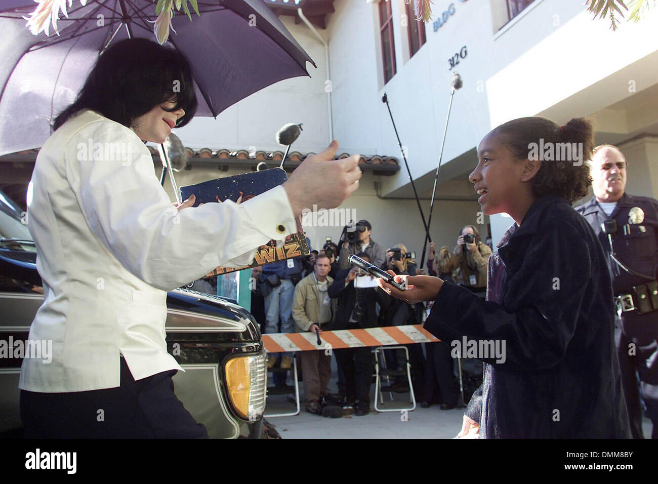 Jan. 1, 1990 - Santa Maria, CALIFORNIA, USA - MICHAEL JACKSON..ARRIVES ...