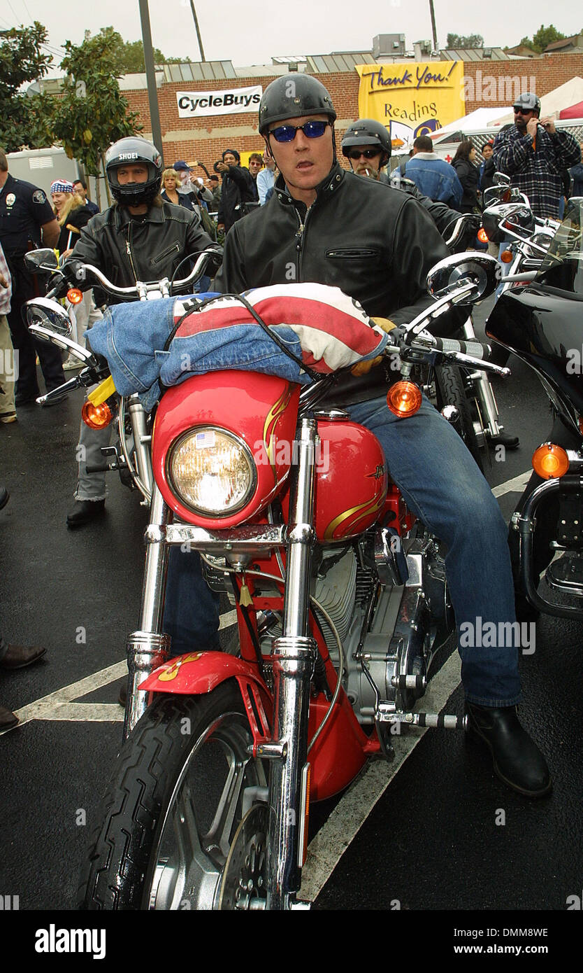 Nov. 11, 2001 - Los Angeles, CALIFORNIA, USA - ROBERT PATRICK IS READY ...