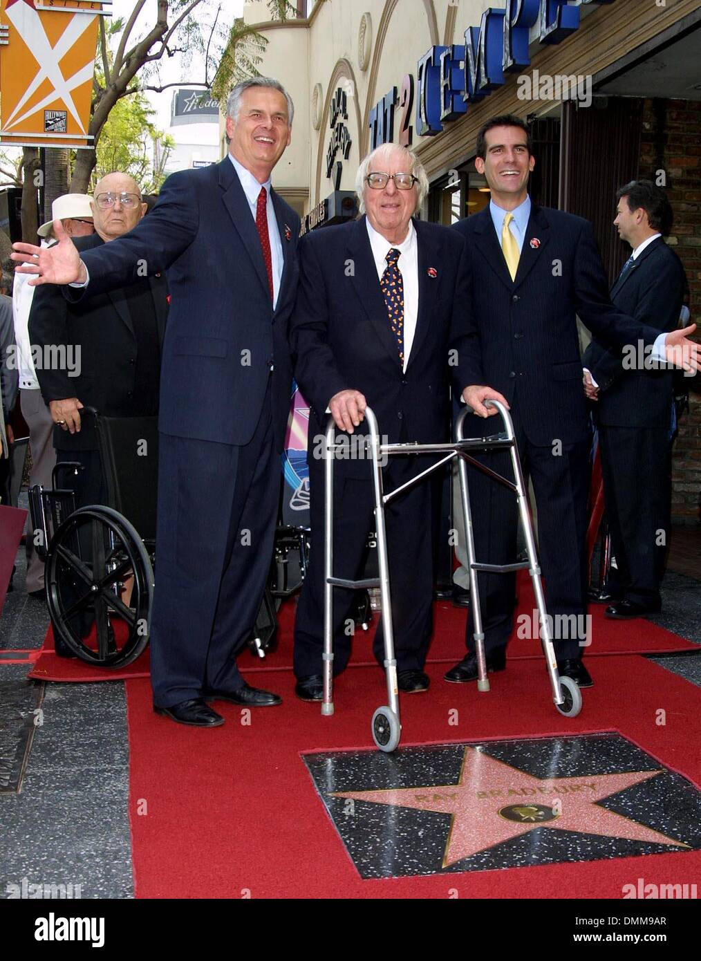 Apr. 1, 2002 - Hollywood, CALIFORNIA, USA - MAYOR JAMES HAHN, RAY ...