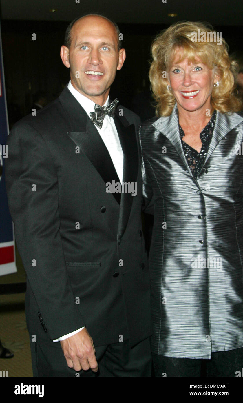 Nov. 9, 2002 - Los Angeles, CALIFORNIA, USA - SHERIFF MIKE CARONA AND ...