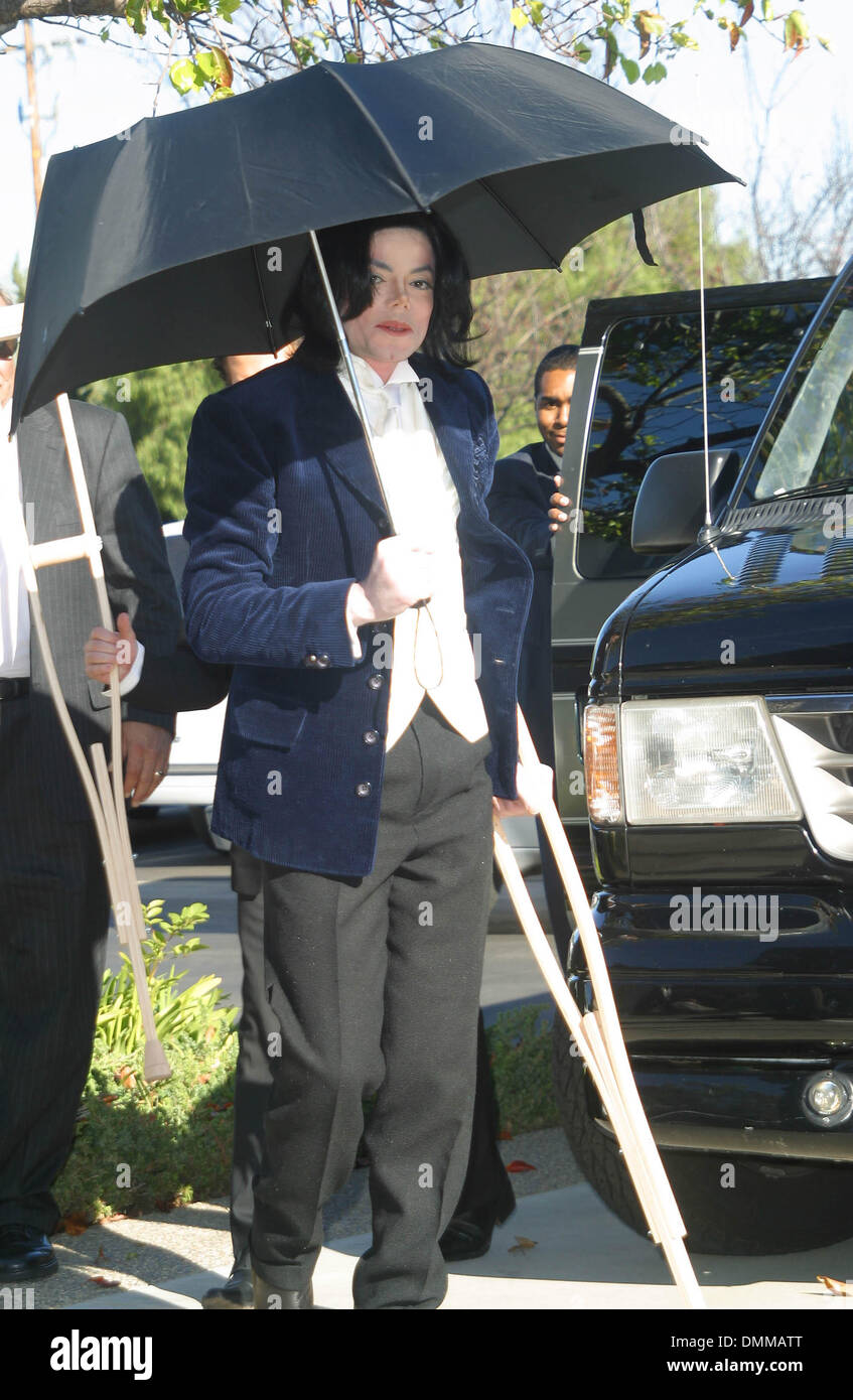 Dec. 3, 2002 - Santa Maria, CALIFORNIA, USA - MICHAEL JACKSON..ARRIVES ...