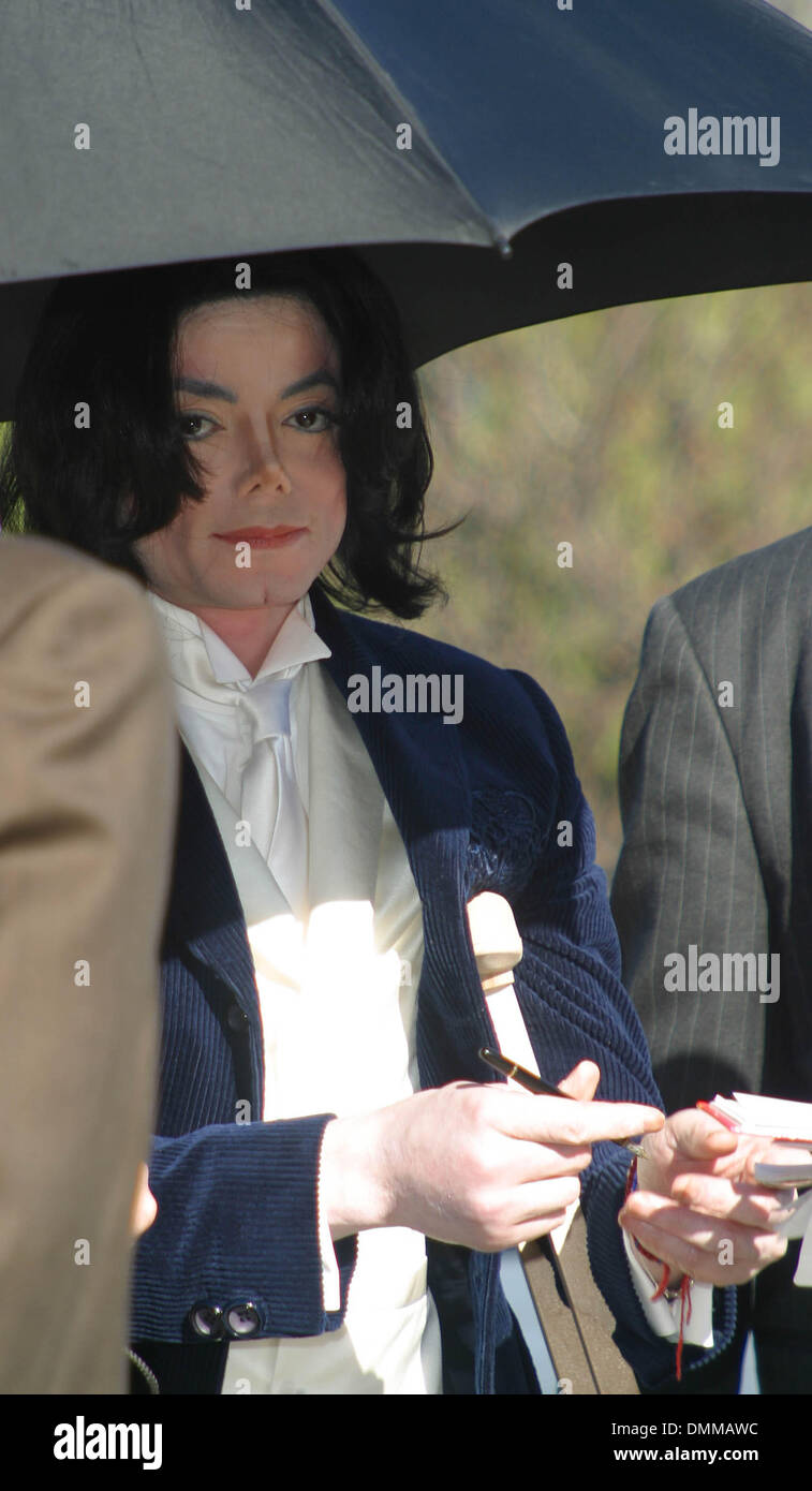 Dec. 3, 2002 - Santa Maria, CALIFORNIA, USA - MICHAEL JACKSON..ARRIVES ...