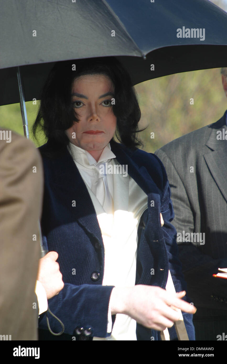 Dec. 3, 2002 - Santa Maria, CALIFORNIA, USA - MICHAEL JACKSON..ARRIVES ...