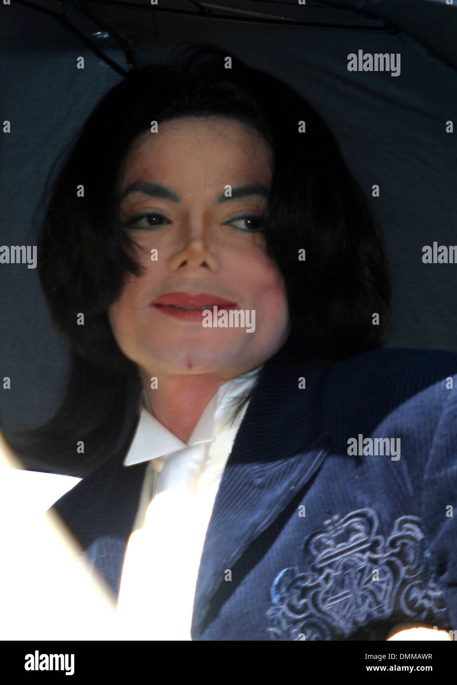 Dec. 3, 2002 - Santa Maria, CALIFORNIA, USA - MICHAEL JACKSON..ARRIVES ...