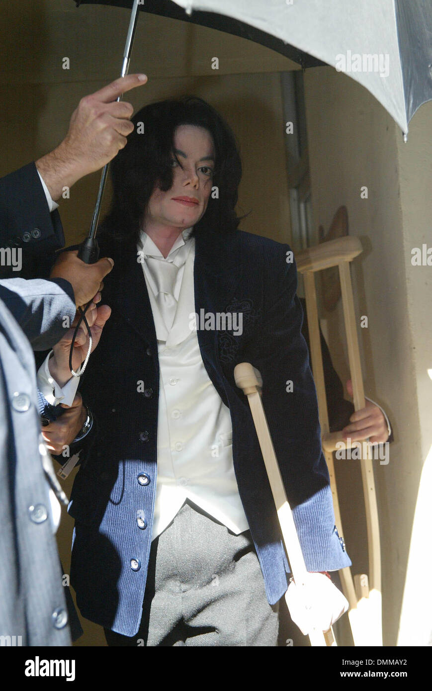 Dec. 3, 2002 - Santa Maria, CALIFORNIA, USA - MICHAEL JACKSON..ARRIVES ...