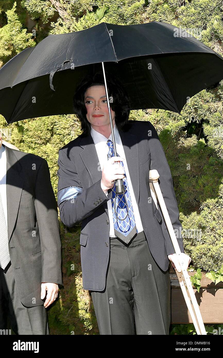 Dec. 4, 2002 - Santa Maria, CALIFORNIA, USA - MICHAEL JACKSON.AT THE ...