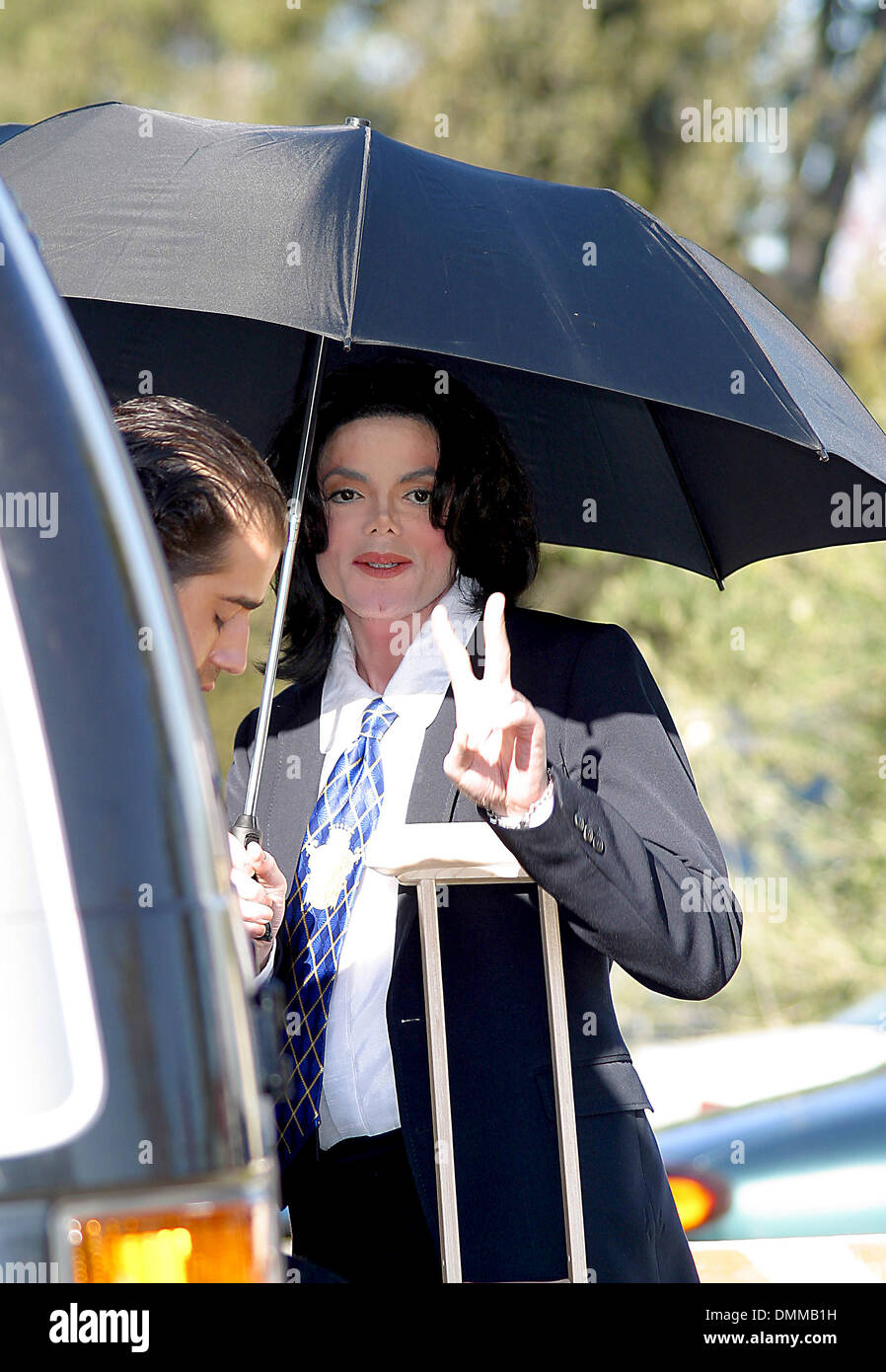 Dec. 4, 2002 - Santa Maria, CALIFORNIA, USA - MICHAEL JACKSON -.AT THE ...