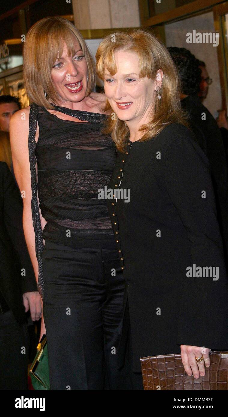 Dec. 18, 2002 - Los Angeles, CALIFORNIA, USA - ALLISON JANNEY AND MERYL ...
