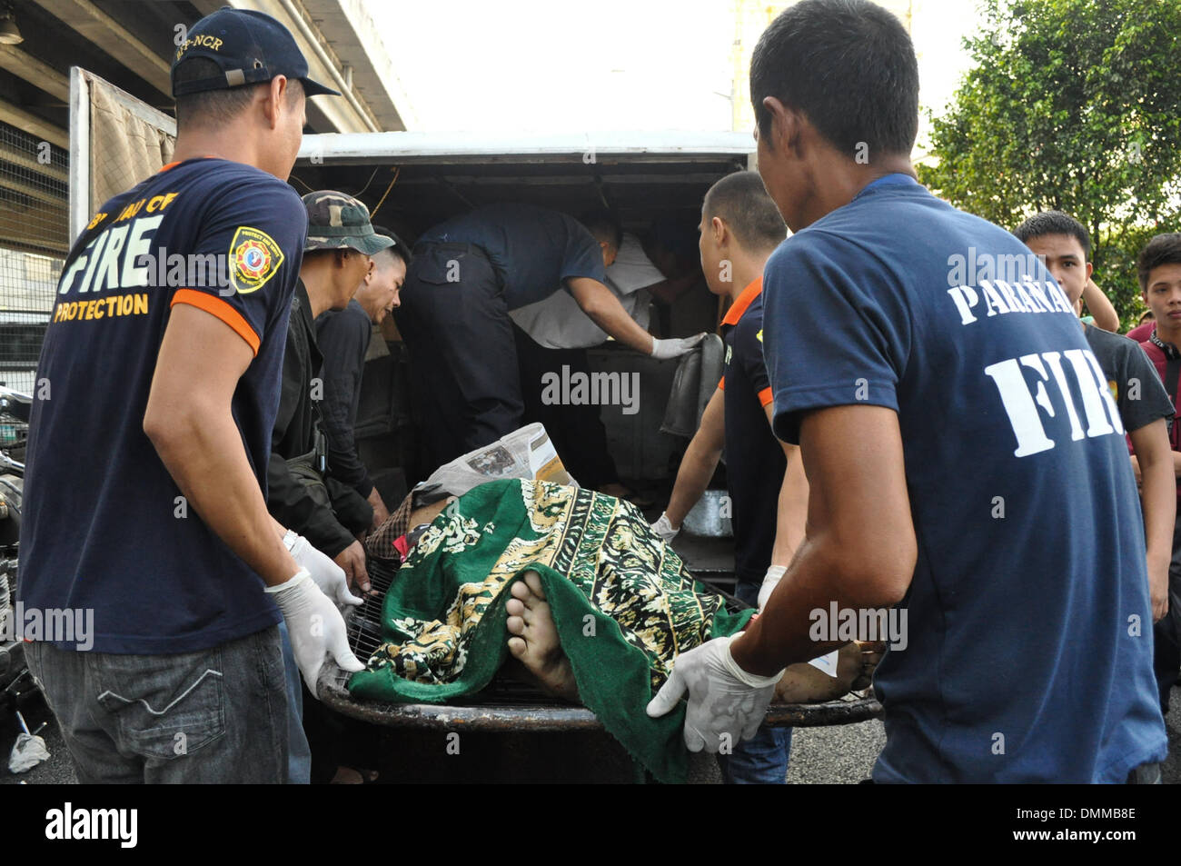 Manila, Philippines. 16th Dec, 2013. MANILA, Philippines - Rescue teams ...