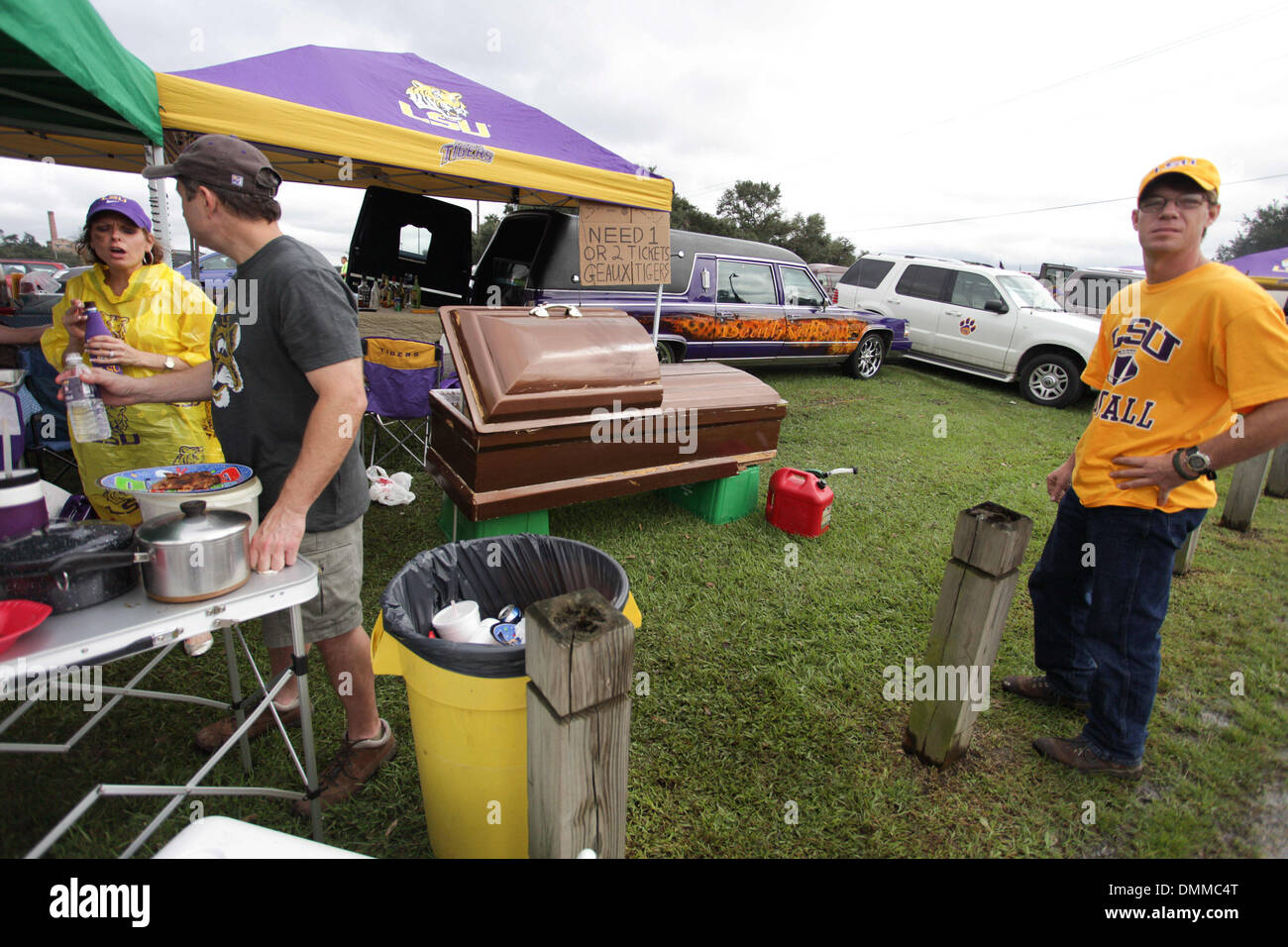 Tailgate stadium hi-res stock photography and images - Alamy