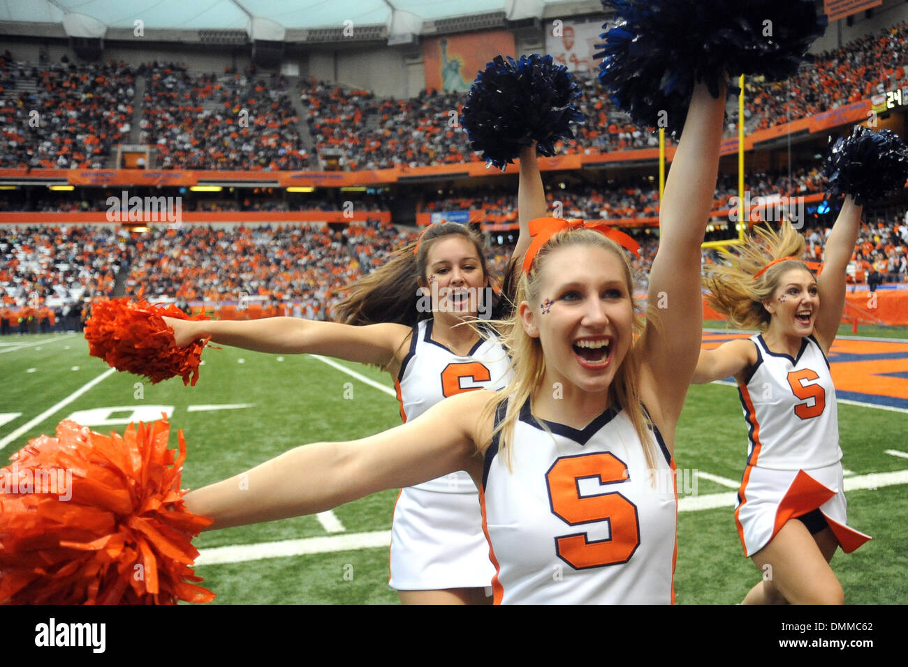 10 October 2009: Syracuse cheerleaders perform before the start of the ...