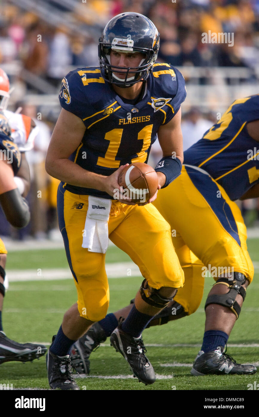 10 October 2009: Kent State Golden Flashes quarterback Spencer Keith ...