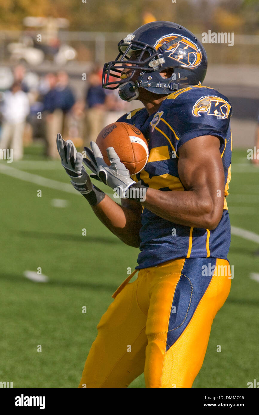 10 October 2009: Kent State Golden Flashes Brian Hummer (25) returns a ...