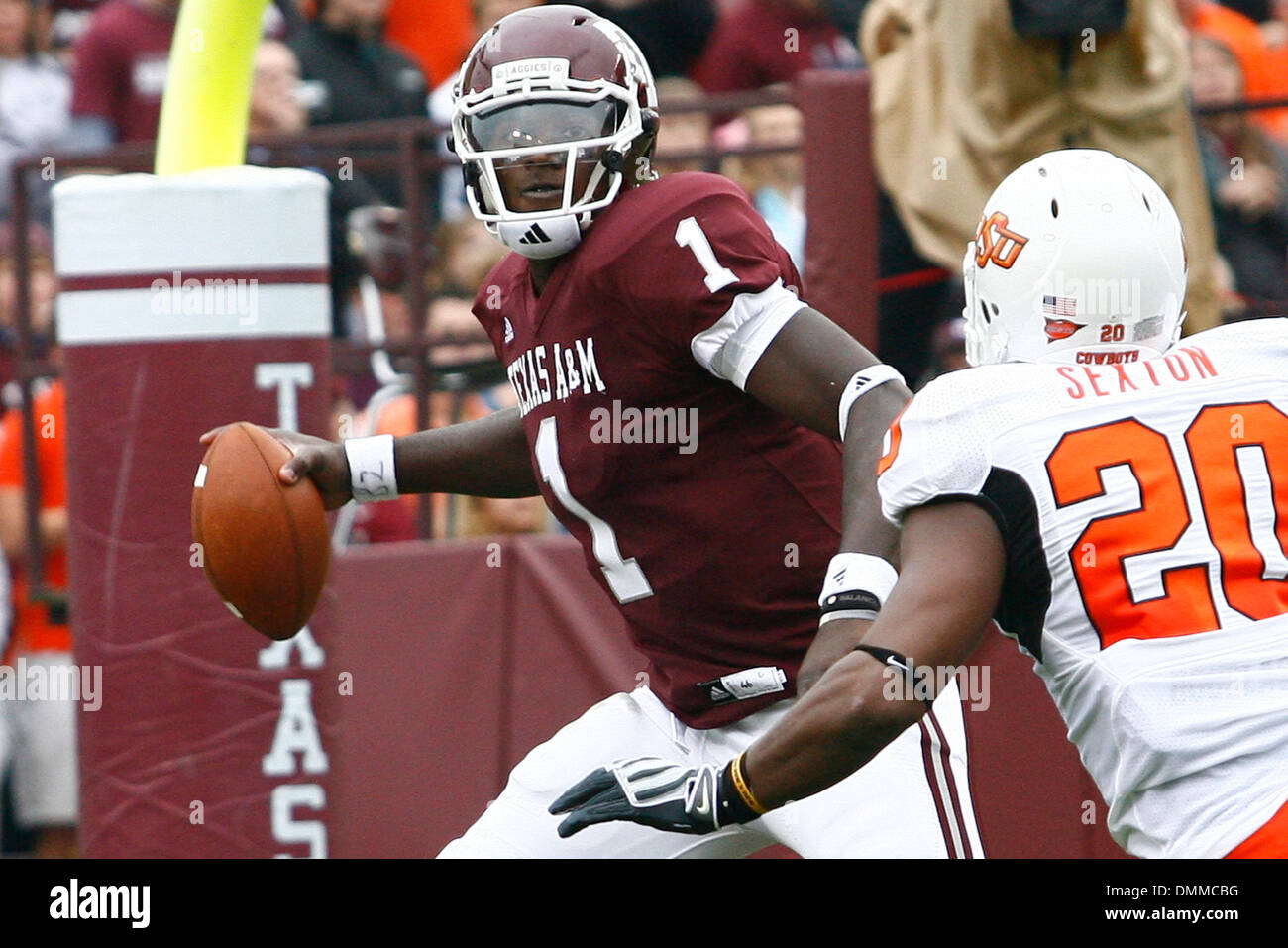 10 October 2009: Jerrod Johnson (#1) of the Texas A&M University Aggies looks to throw the ball ...