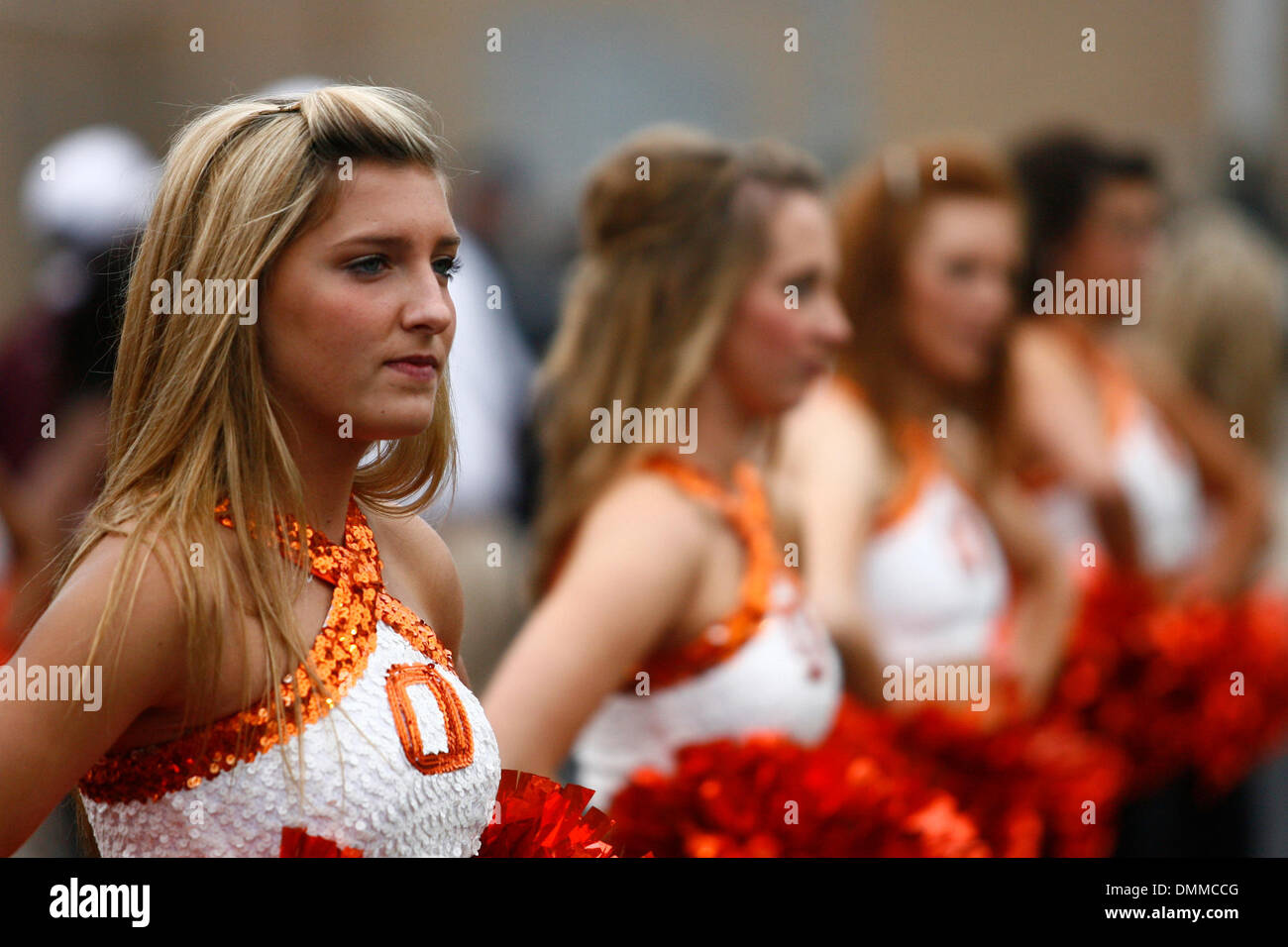 University dance team hi-res stock photography and images - Alamy