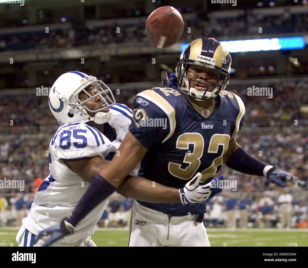 Oct 25, 2009 - St Louis, Missouri, USA - NFL Football - Rams defensive ...