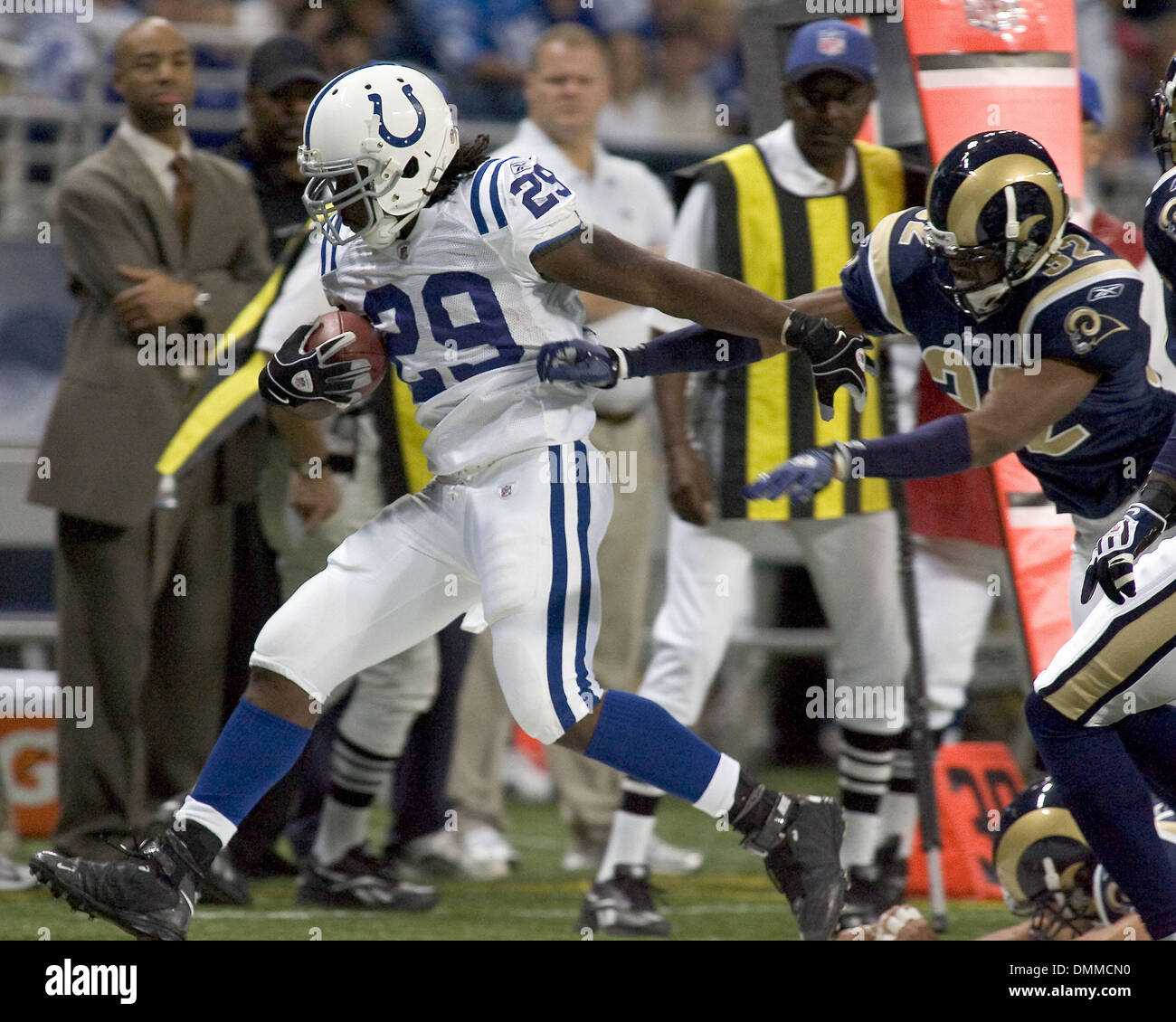 St louis rams corner back hi-res stock photography and images - Alamy