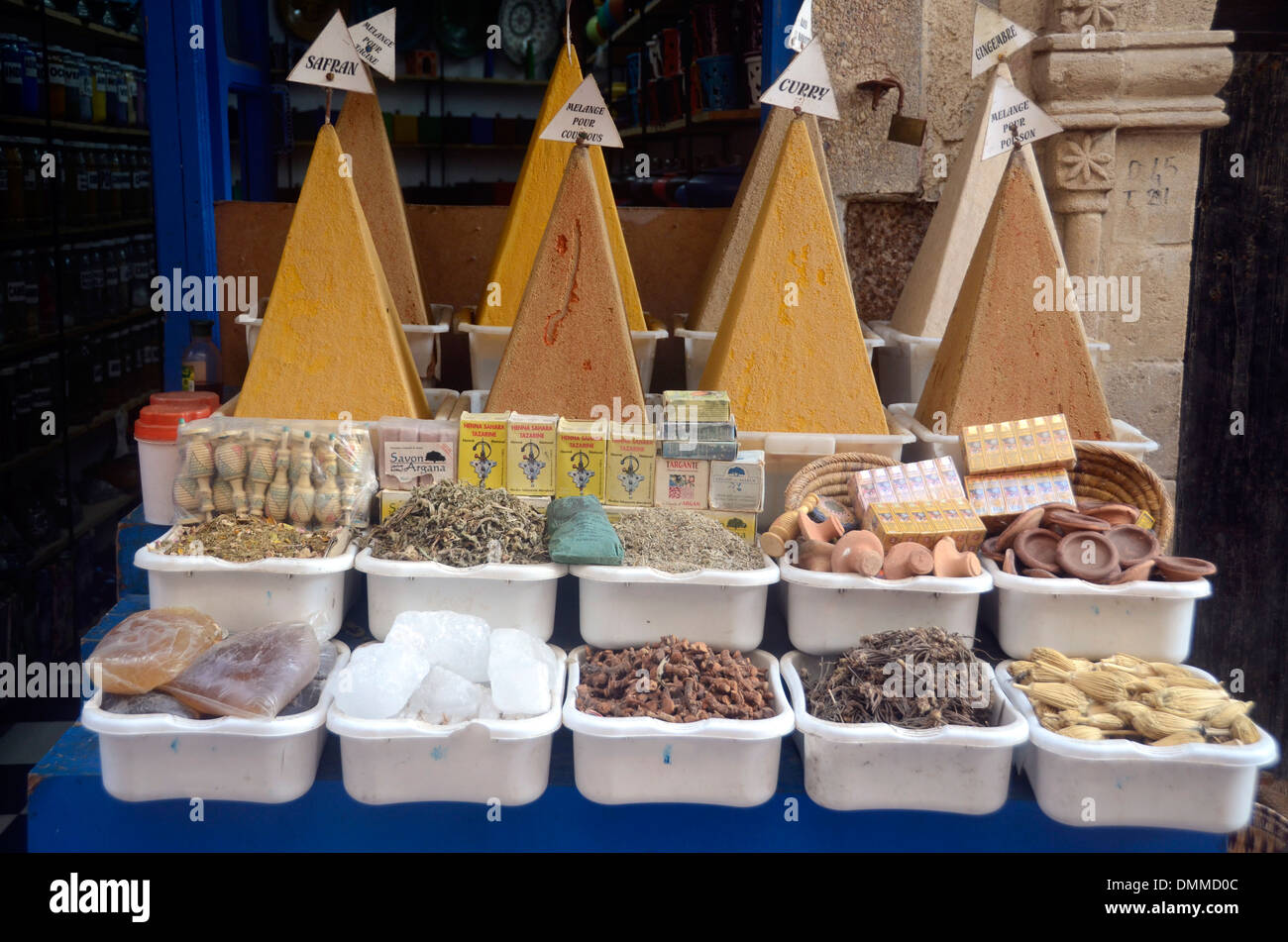 Spices on sale in pyramid mounds in the spice souk market in the Medina ...