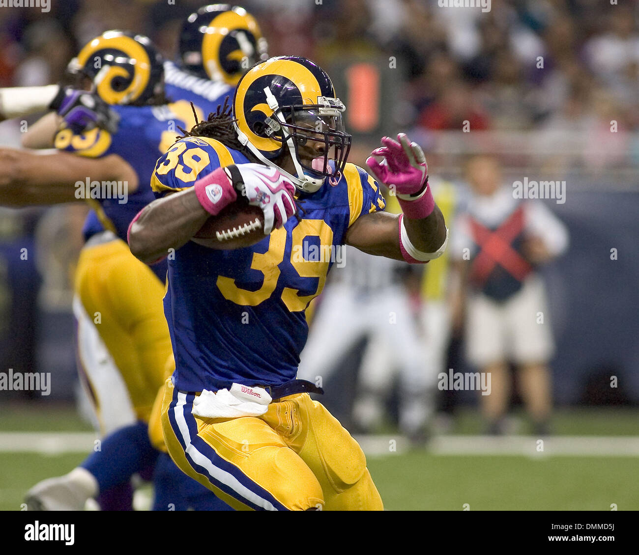 Oct 11, 2009 - St Louis, Missouri, USA - NFL Football - Rams running ...