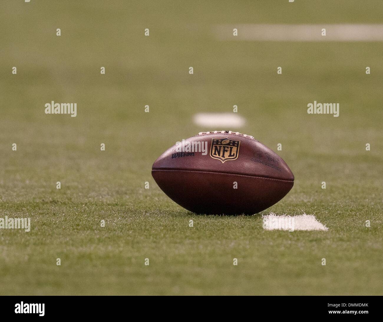 Nfl game scrimmage hi-res stock photography and images - Alamy