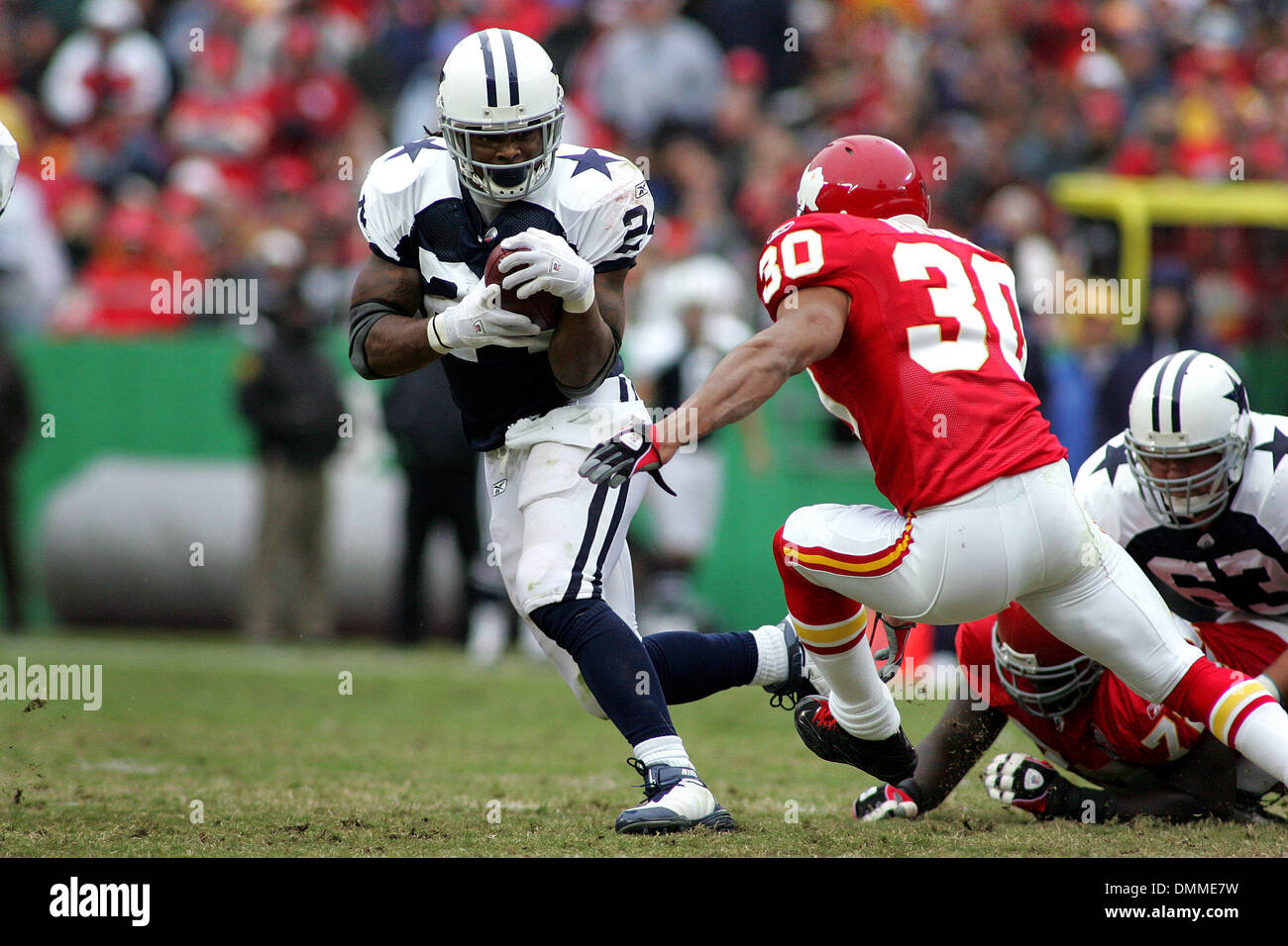 11 October 2009: Dallas Cowboys running back Marion Barber (24) dodges ...