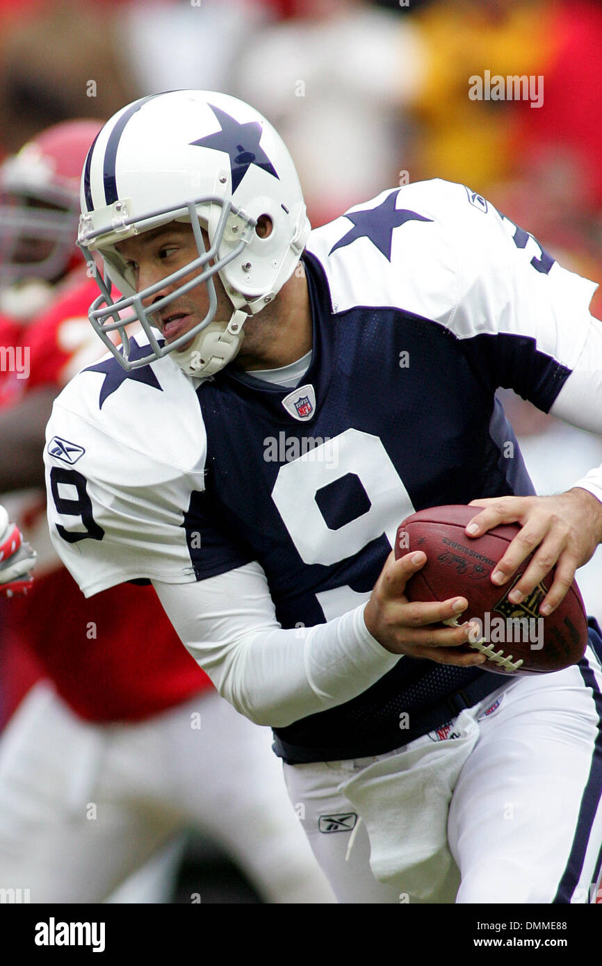 11 October 2009: Dallas Cowboys quarterback Tony Romo (9) scrambles for ...